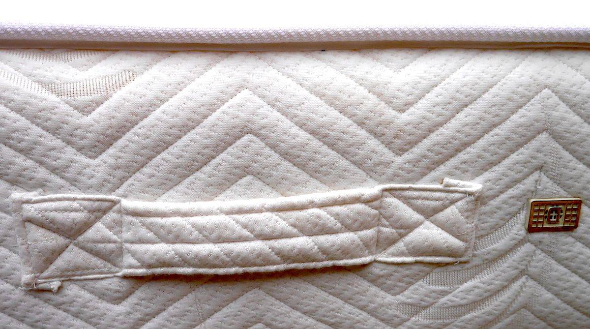 Matelas from Hugs Mattress Thailand - custom size Matras too